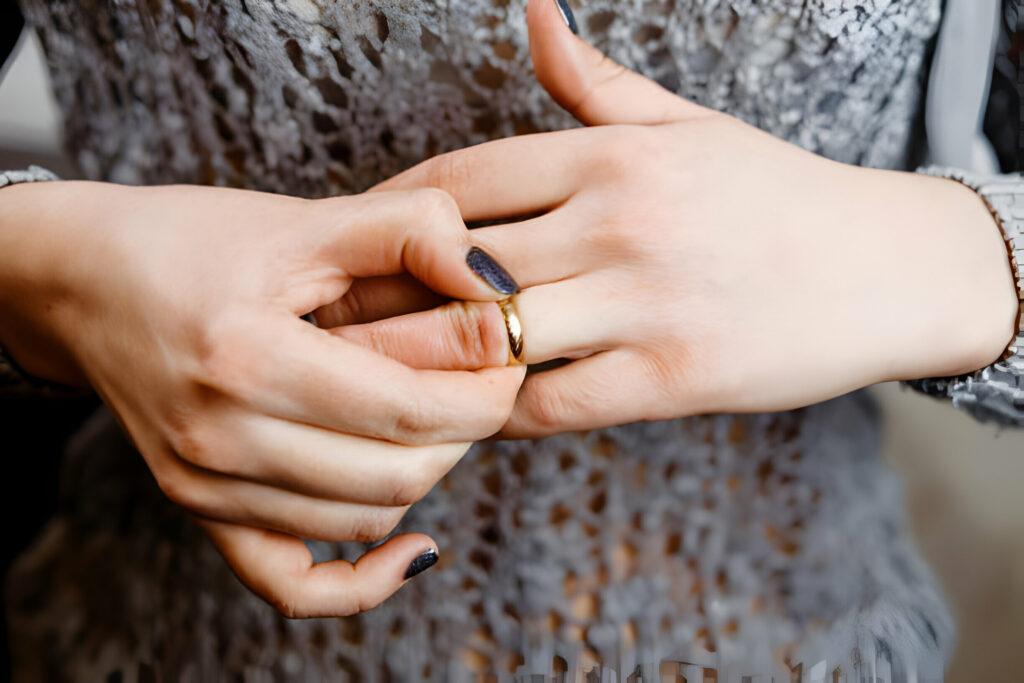 How To Use The Ring Size Adjuster - Trundle Picks